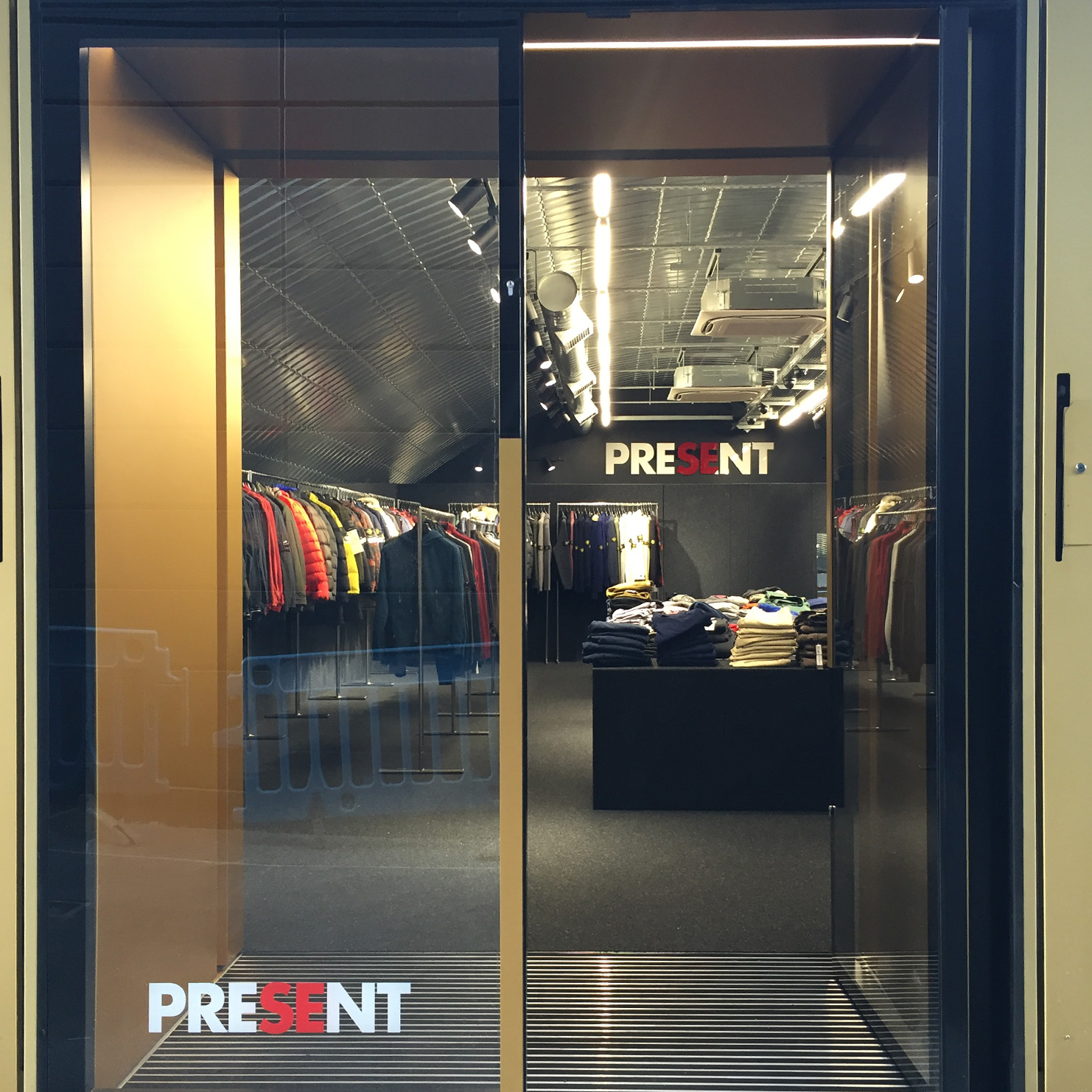 Studio-P / + domestic / hackney walk